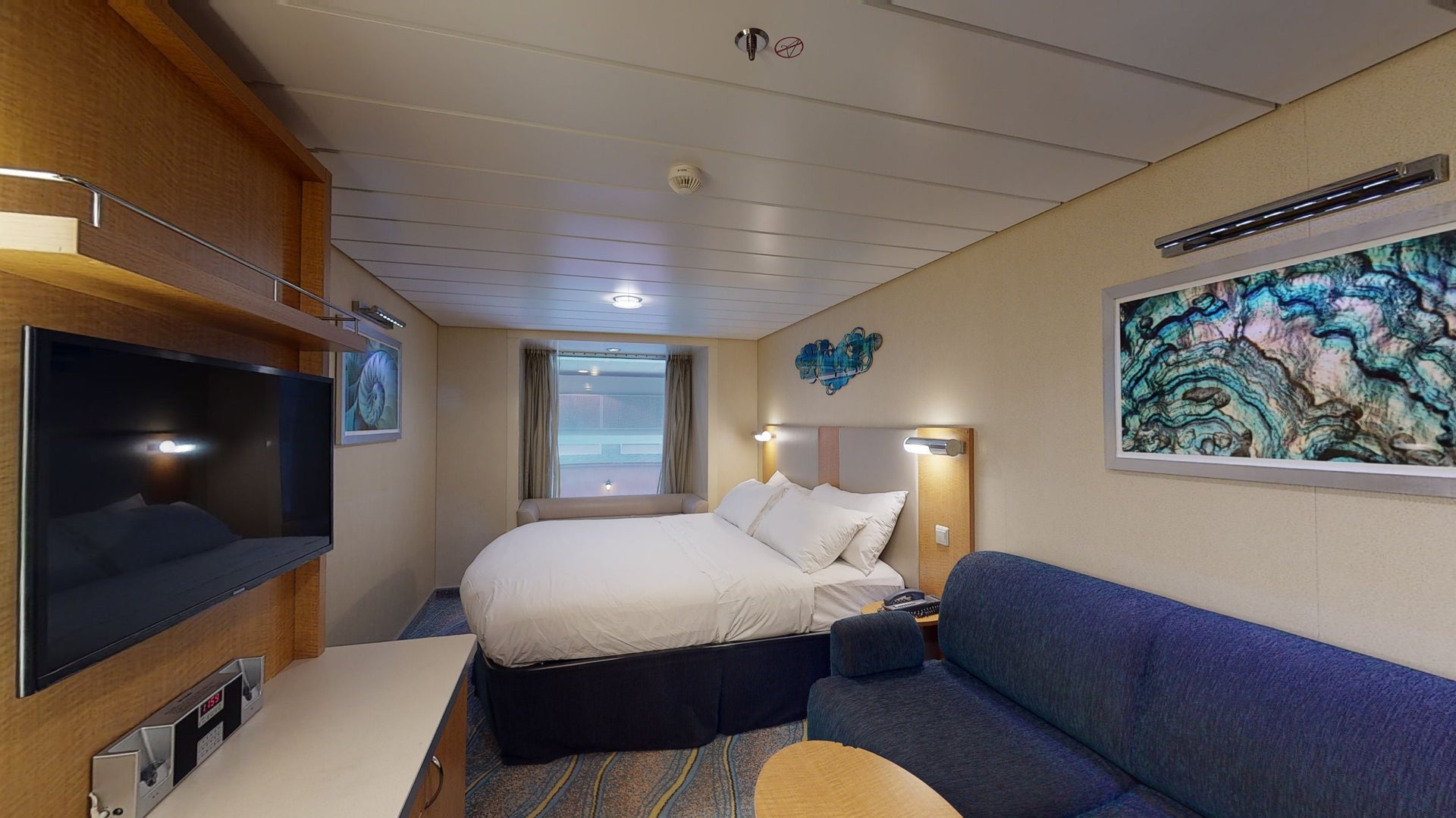 Allure of the Seas - Promenade View Interior - Nuvo360%