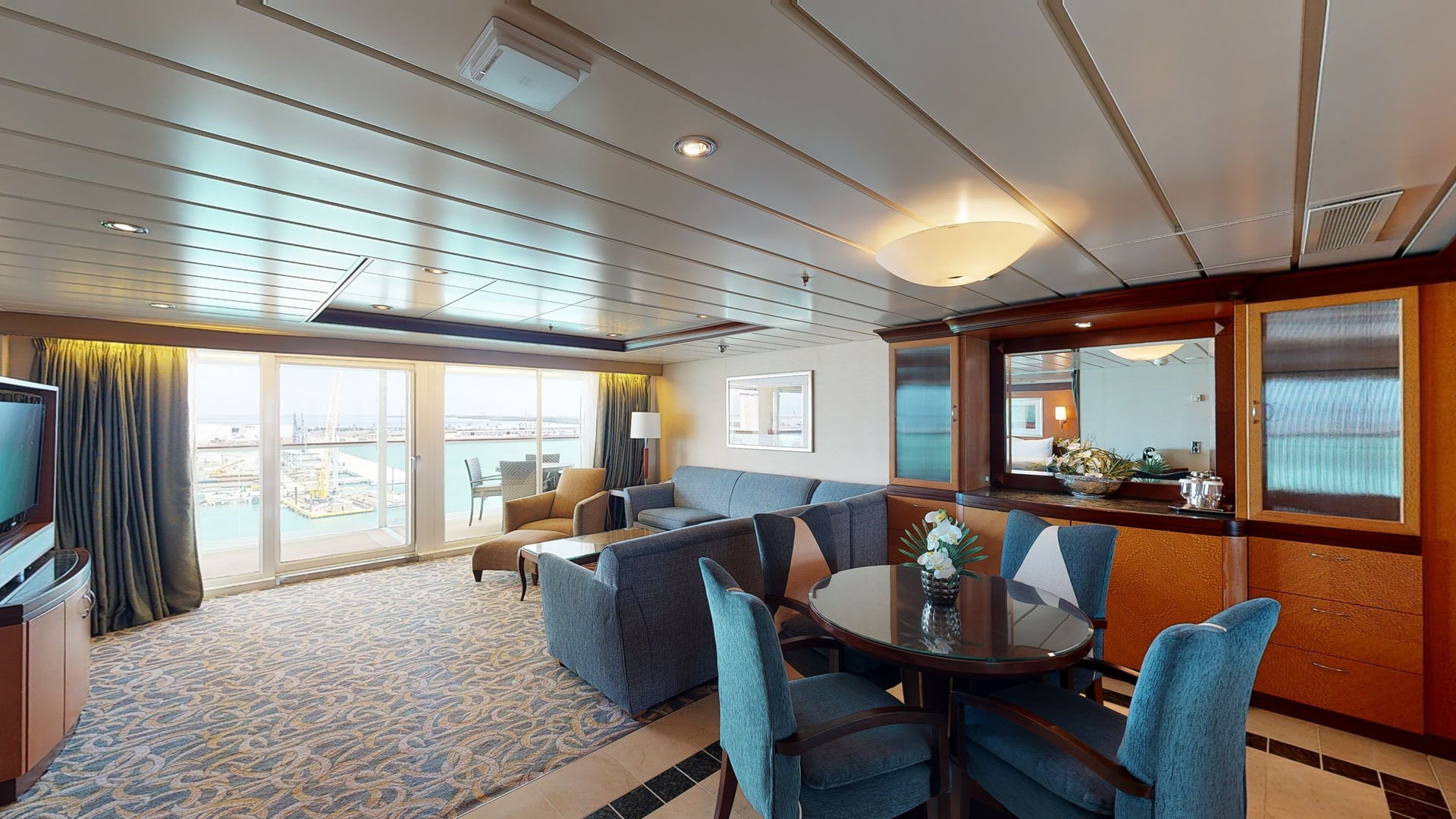 Independence of the Seas - Owner’s Suite 1 - Bedroom by Nuvo360